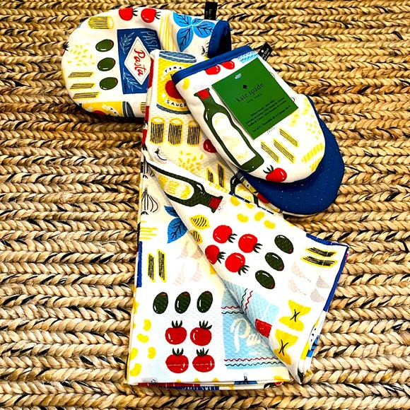 kate spade | Kitchen | Nwt Kate Spade 2 Kitchen Towels And 2 Mitts Set ...